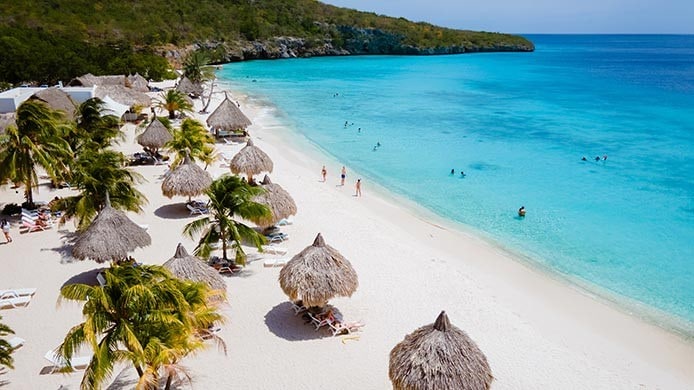 La spiaggia di Kenepa Beach a Curaçao | C-Magazine