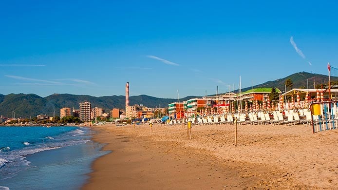 Le spiagge dove andare a Savona: le più belle da visitare | C-Magazine
