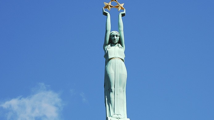 Storia e numeri del monumento alla libertà di Riga | C-Magazine