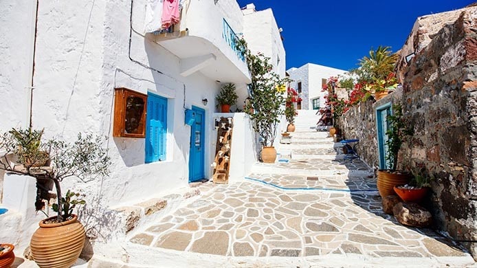 L'isola di Milos in Grecia è tra le più belle ed imperdibili al mondo ...