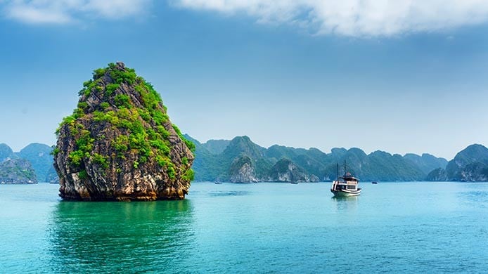 La baia di Halong in Vietnam, patrimonio UNESCO | C-Magazine
