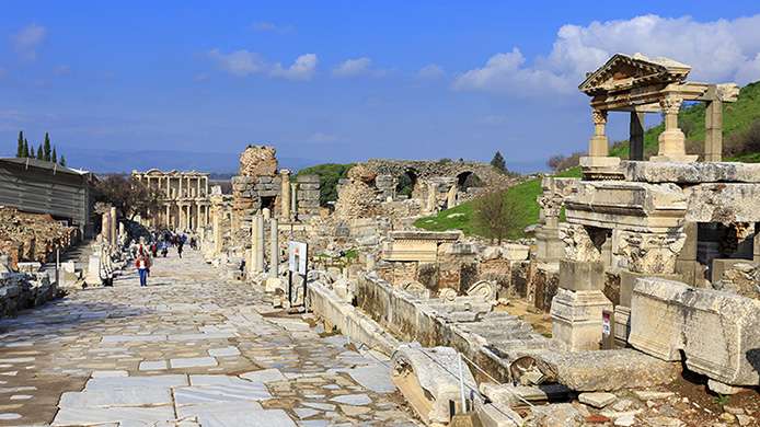 Smirne l’esagerata tra miti e soap opera